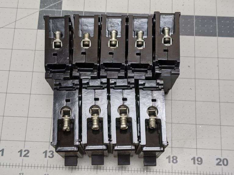 Circuit Breakers including CSR 25k 200 Amp - Bid On Estates