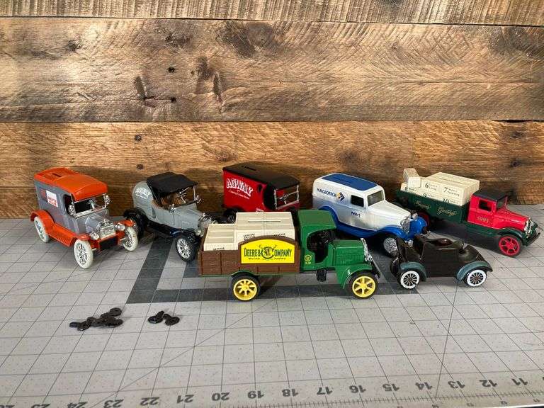 Ertl Model Trucks (banks) - Bid On Estates Auction Services