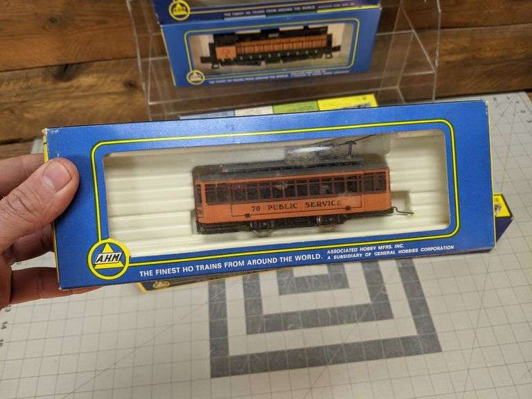 AHM HO Model Railroad Train Cars - Bid On Estates Auction Services