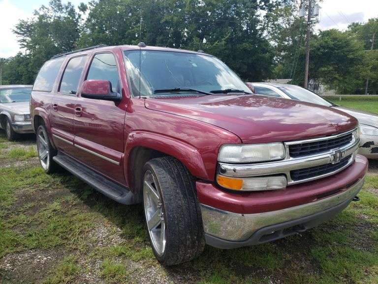 '04 Chevy Suburban Red - Bonnette Auctions