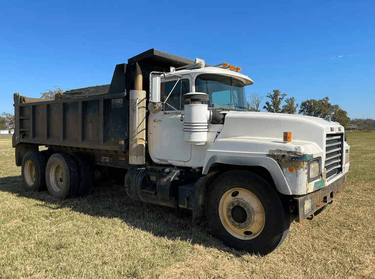 2000 Mack RD6905 14yd Dump Truck - Bonnette Auctions