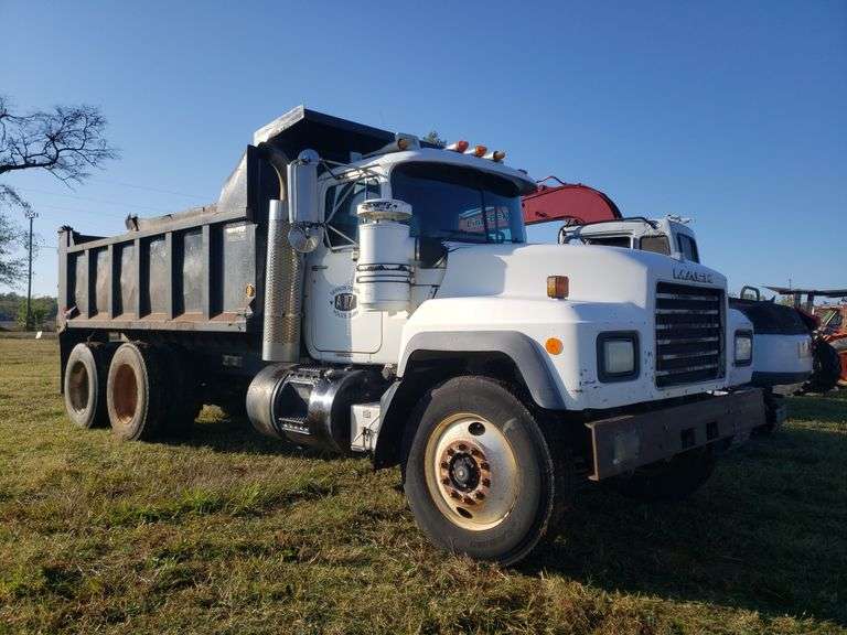 2001 Mack RD Dump Truck - Bonnette Auctions