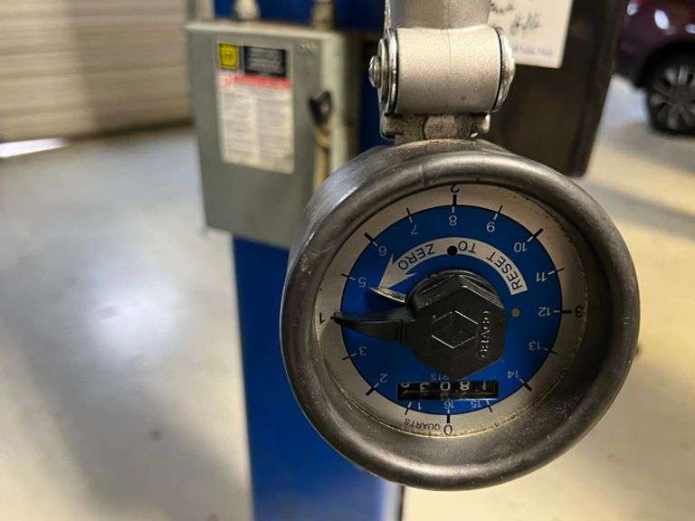 RAASM Oil reel & meter gun - Bonnette Auctions