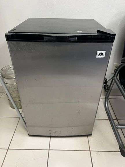 Igloo Mini Fridge Chrome Bonnette Auctions
