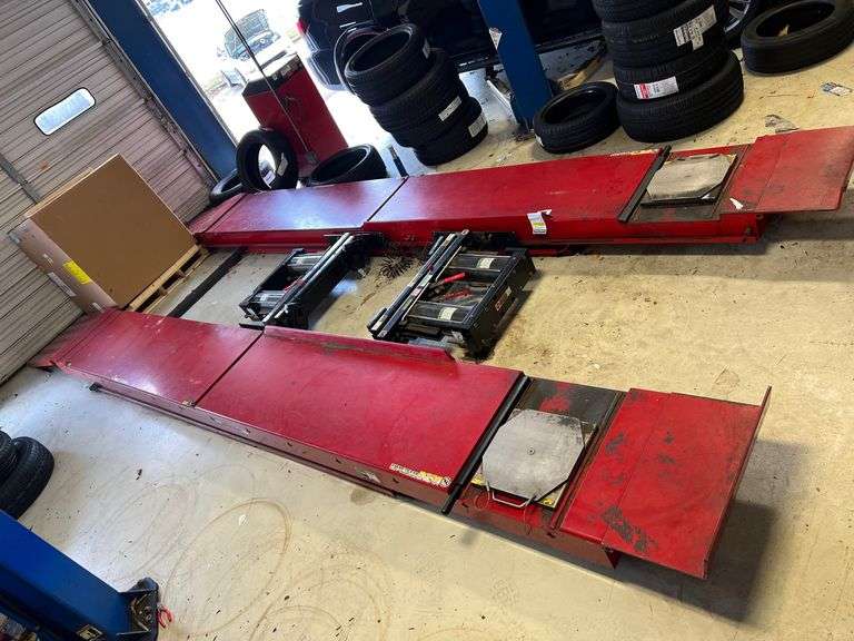 Hunter Alignment Lift 9K Pounds - Bonnette Auctions