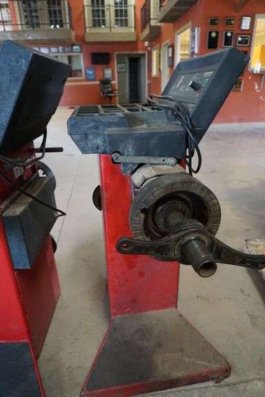 HUNTER DSP7700 TIRE BALANCER - Bonnette Auctions