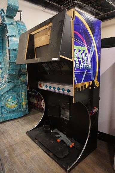 Trio-Tech Mad Wave Motion Theater - Bonnette Auctions