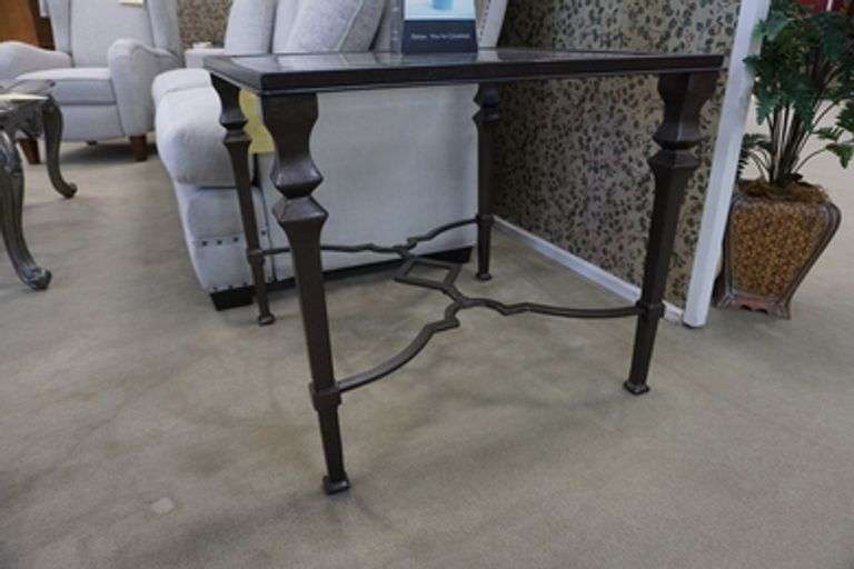 Bassett Cocktail Table - Bonnette Auctions