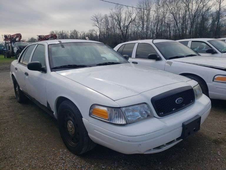 '07 Ford Crown Victoria - Bonnette Auctions
