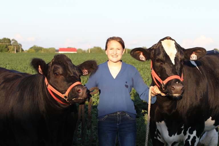 Emma Lindsey Born in a Barn 4-H Club - Breeders World