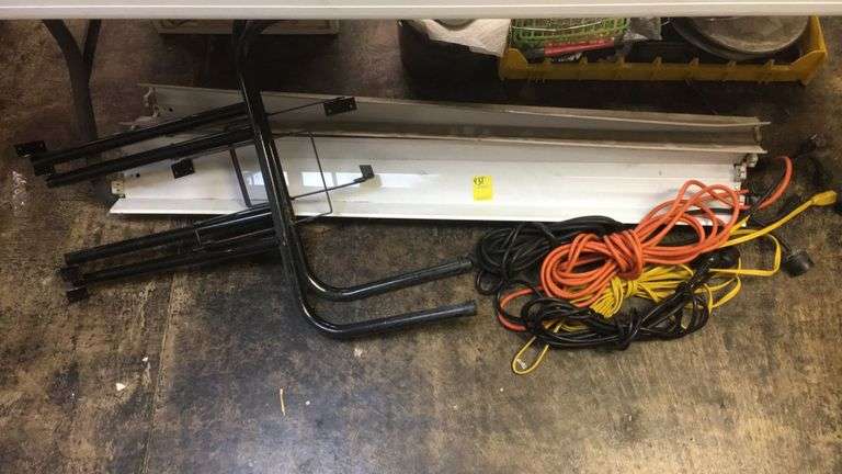 Three 4ft plug in shop lights(not tested), with 3 and 2 prong extension ...