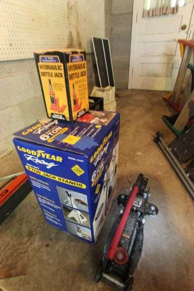 GARAGE Goodyear Racing 6 ton jack stands NEW comes with a 2 ton floor ...