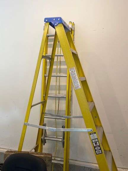 11 16 foot extension ladder and 8 foot step ladder by Davidson ...