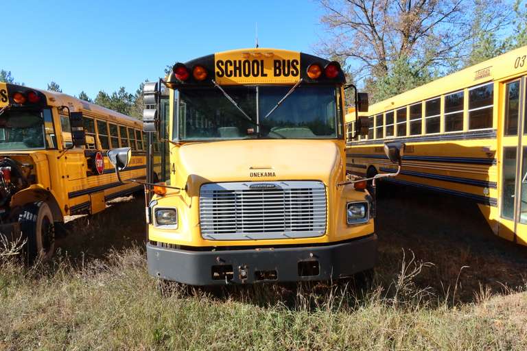 2004 Thomas Freightliner FS65 W/ CAT C7 - CIS Auctions