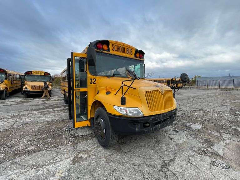 2005 IC PB105 W/ DT466 - CIS Auctions