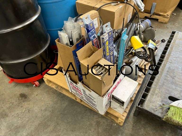 LARGE LOT OF THOMAS BUS PARTS - CIS Auctions