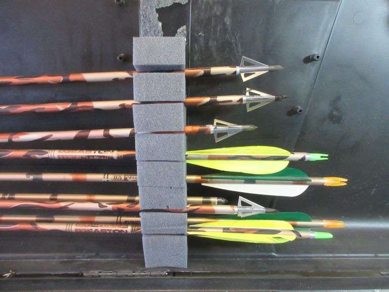 Hoyt Carbonite XL Compound Bow - Prime Time Auctions, Inc.