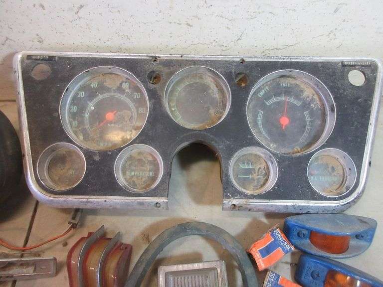 Assorted Vintage Auto Parts - Prime Time Auctions, Inc.