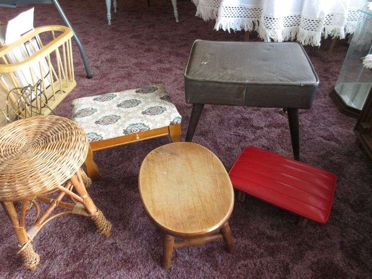 5) Stools - Prime Time Auctions, Inc.