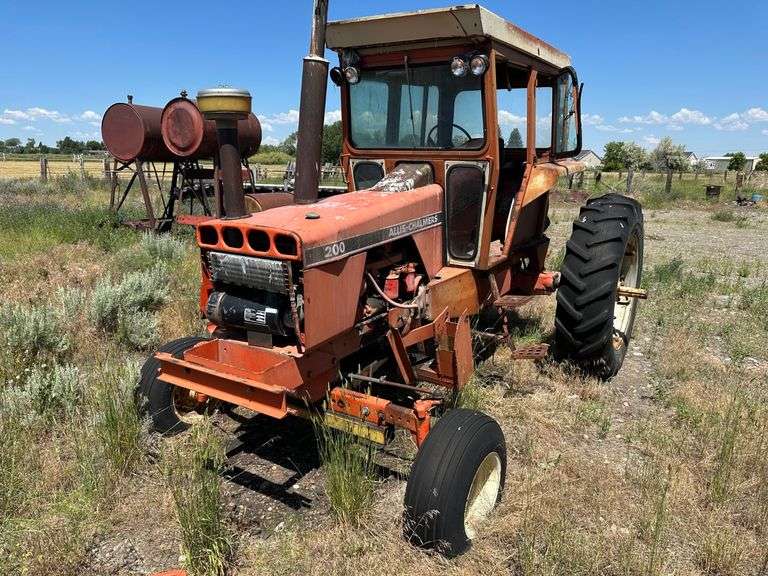 Allis Chalmers 200 Tractor - Prime Time Auctions, Inc.