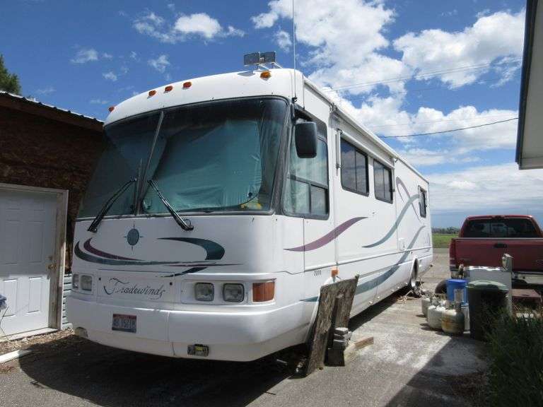 1999 Freightliner XC Chassis - Prime Time Auctions, Inc.