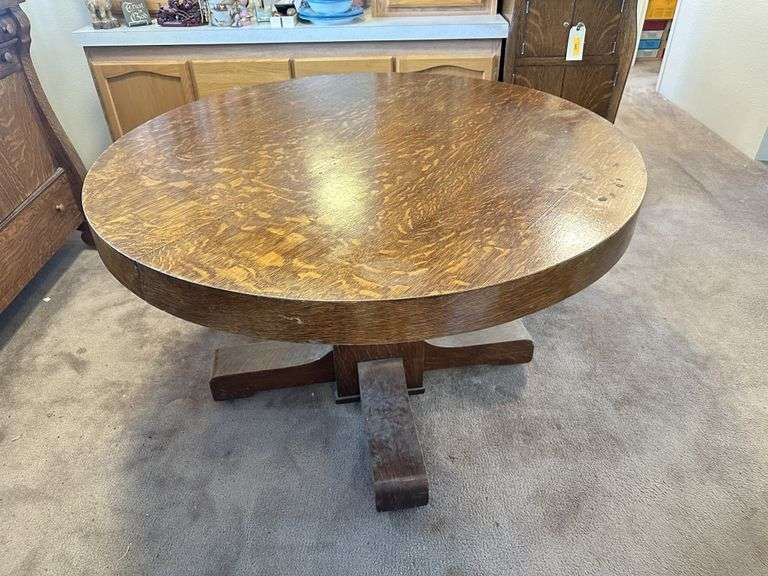 Round Oak Table - Prime Time Auctions, Inc.