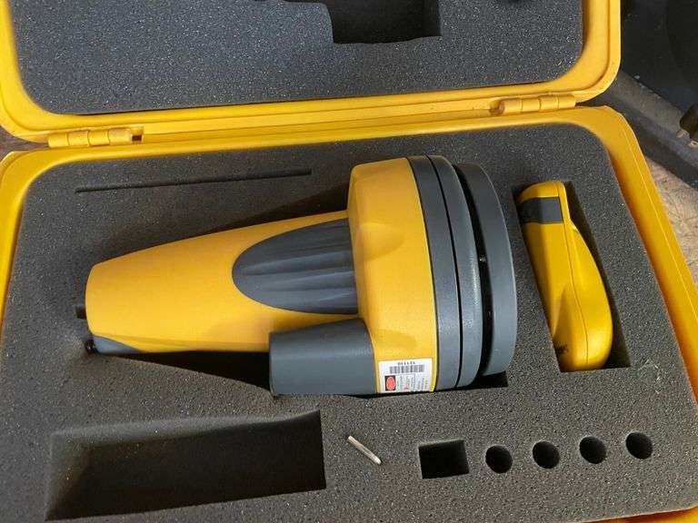 RoboToolz Laser Level in Case - Prime Time Auctions, Inc.