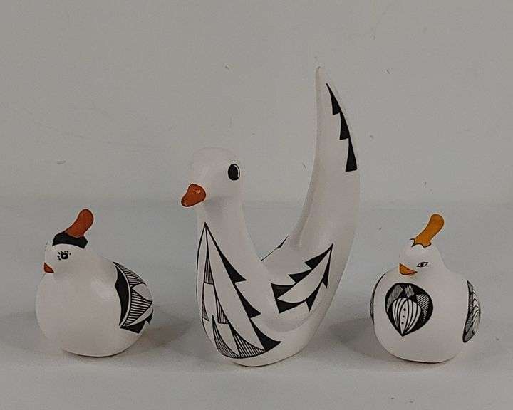 Helen of Acoma, Bird Figurines - Colorado Premier Realty & Auction Services