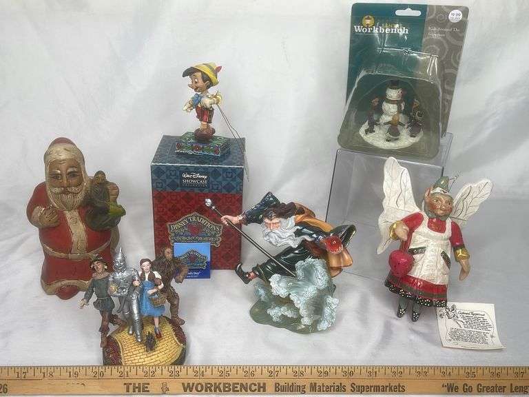 Jim Shore, Figurines - Colorado Premier Realty & Auction Services