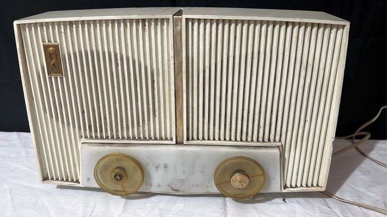 Philco, Vintage Radio - Colorado Premier Realty & Auction Services