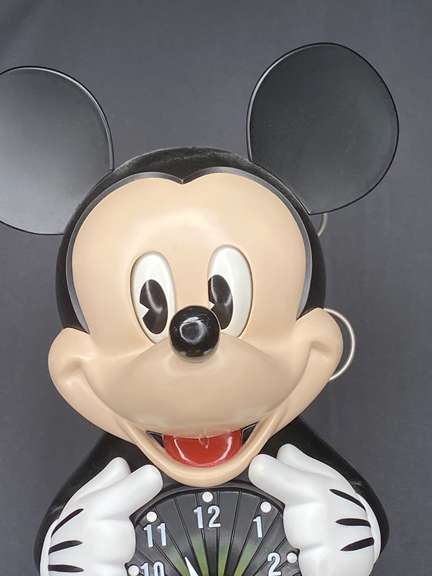 Bradford Exchange limited edition Mickey Mouse Motion clock with moving ...