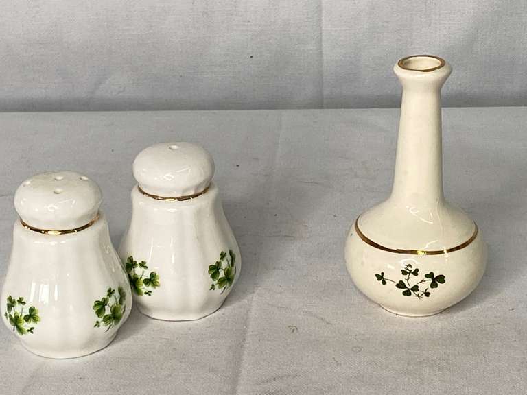 Carrigaline Pottery Company Ltd Small Bud Vase with Celtic Clover ...