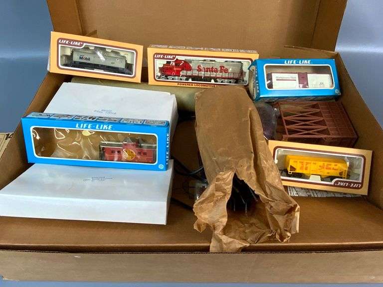 Life-Like Ho Train Layout in Box - Coastal Downsizing LLC
