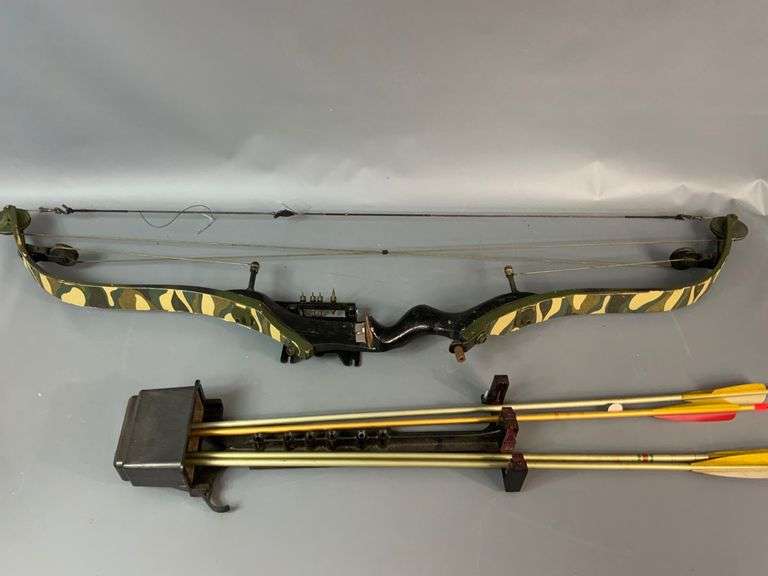 Vintage Compound Bow with Arrows - Coastal Downsizing LLC