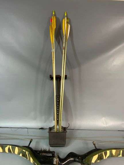 Vintage Compound Bow with Arrows - Coastal Downsizing LLC