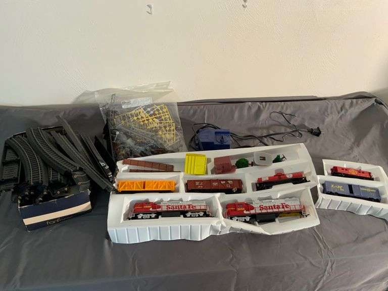 Life-Like Train Set, unsure if all pieces included, untested - Coastal ...