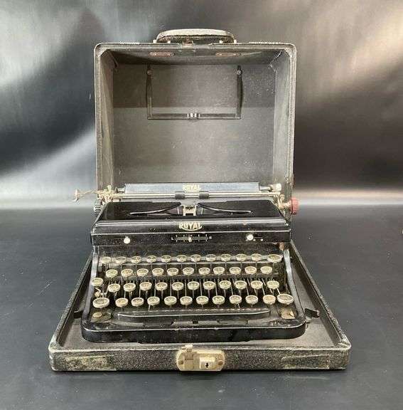 Vintage Royal Manual Portable Typewriter With Case, Untested - Coastal ...