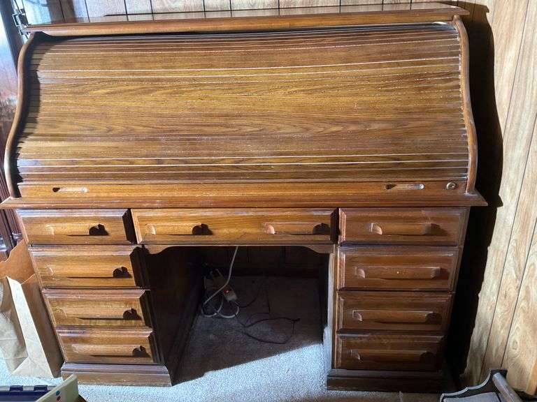 Riverside Furniture Roll Top Desk with Light, No Key - Coastal ...