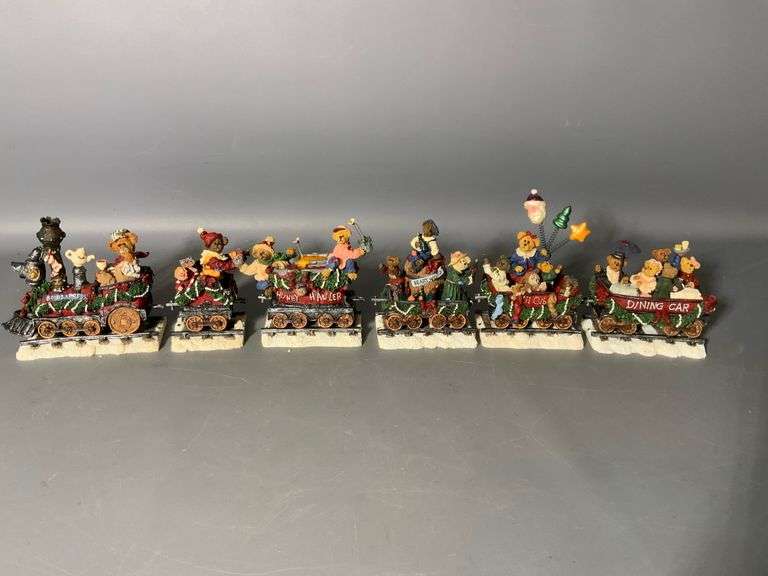Boyds Bear Danbury Mint Christmas Train, One piece on Honey Hauler is ...