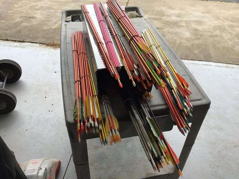 BOX OF ARROWS - Currie Auction Service
