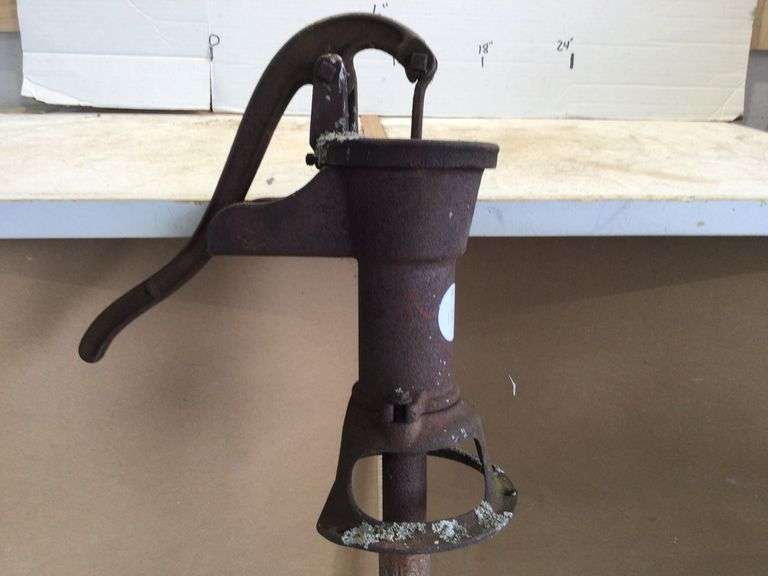 CAST IRON HAND PUMP - Currie Auction Service