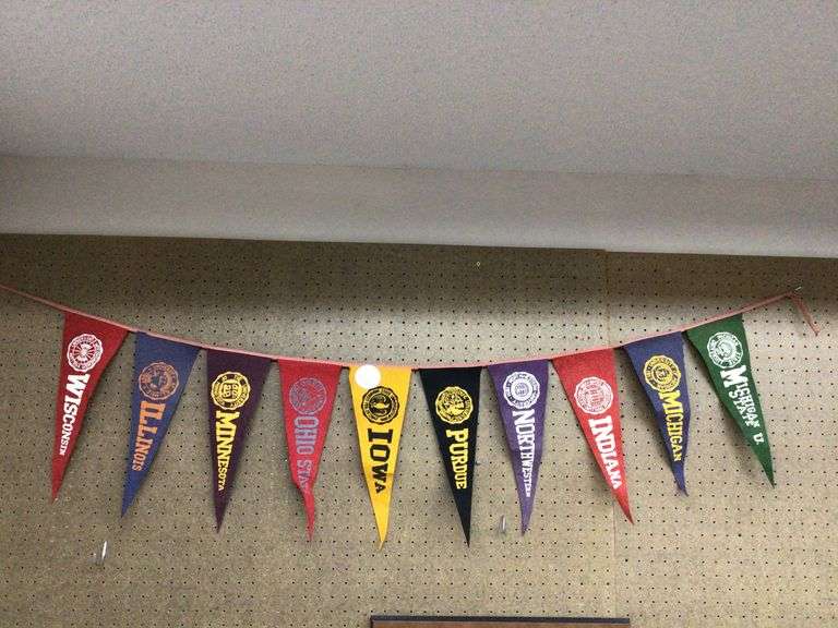 ORIGINAL NCAA BIG 10 MINI-PENNANTS - Currie Auction Service