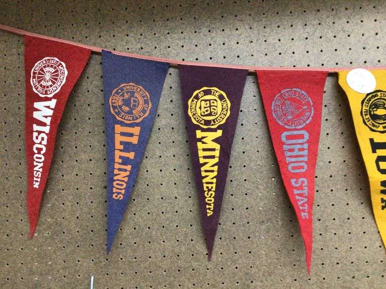 ORIGINAL NCAA BIG 10 MINI-PENNANTS - Currie Auction Service