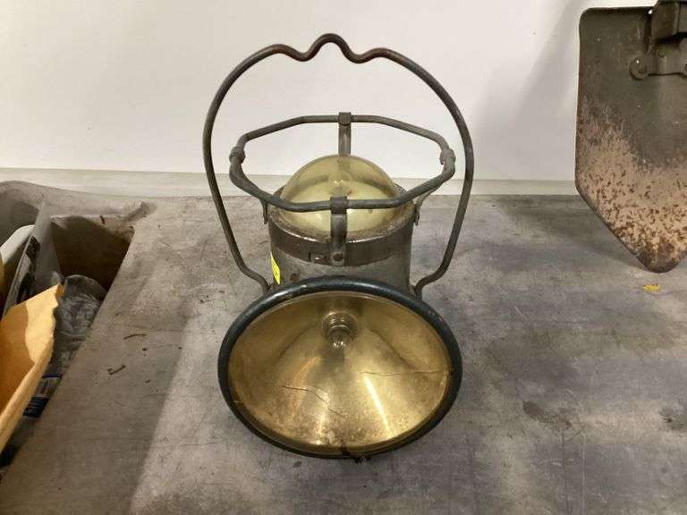 ANTIQUE WW2 WORK LIGHT - Currie Auction Service