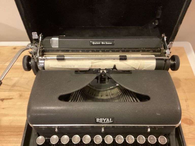 ROYAL QUIET DELUXE TYPEWRITER - Currie Auction Service