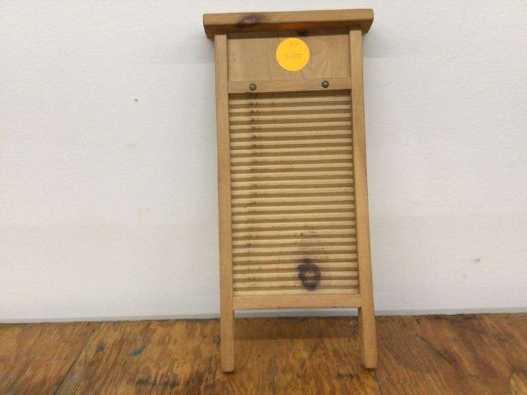 WOOD SCRUB BOARD - Currie Auction Service