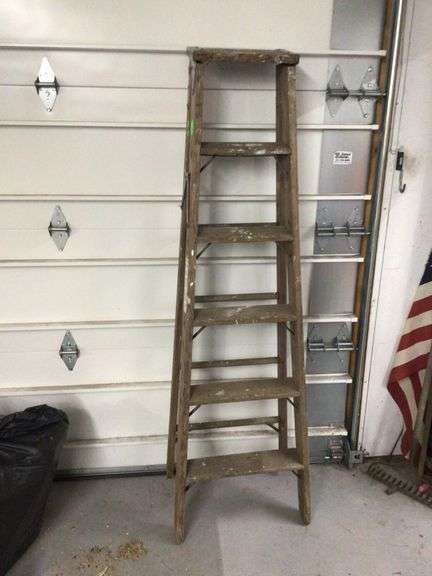 6' WOODEN STEP LADDER - Currie Auction Service