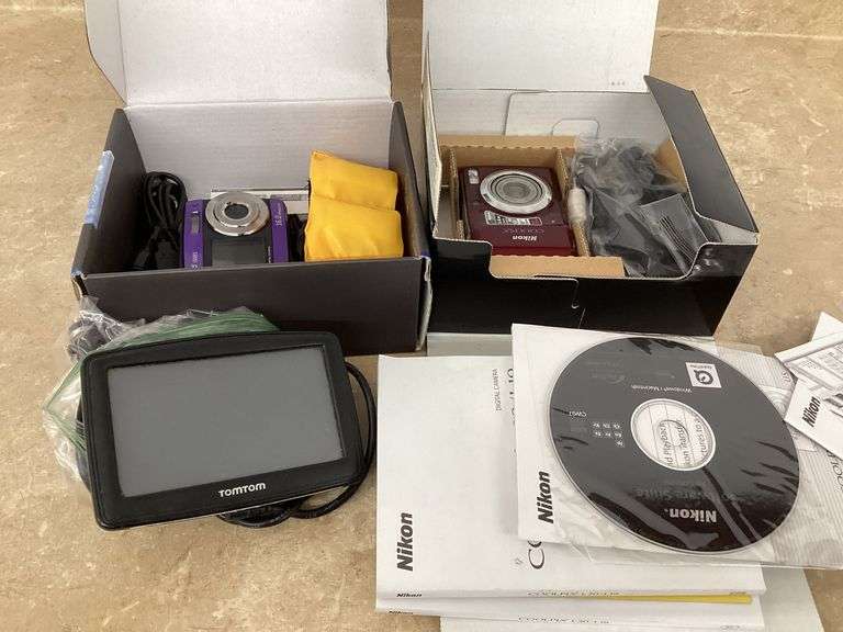 TOM TOM GPS AND 2 DIGITAL CAMERAS - Currie Auction Service