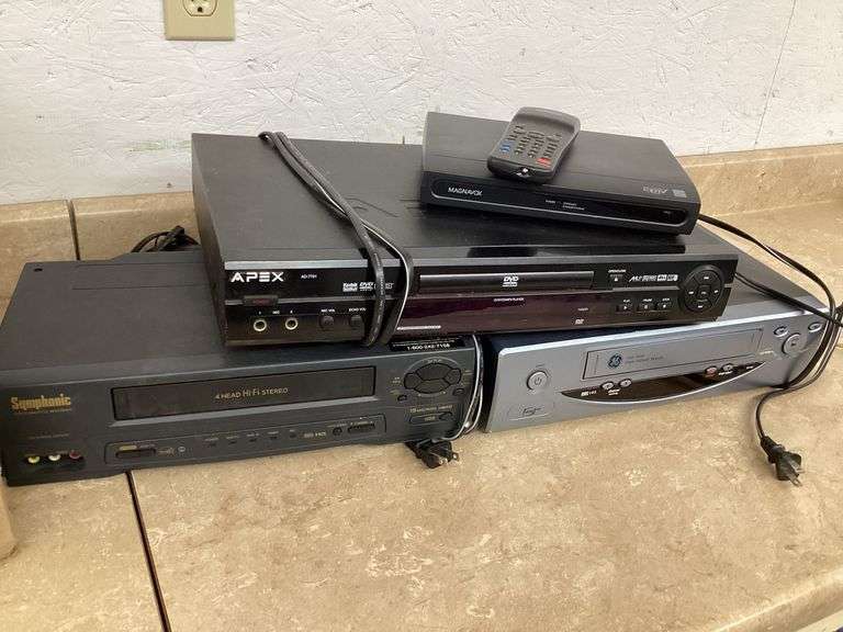 VHS AND DVD PLAYERS, MAGNAVOX TUNER AND DIGITAL ALARM CLOCK - Currie ...
