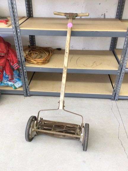 VINTAGE PUSH MOWER - Currie Auction Service